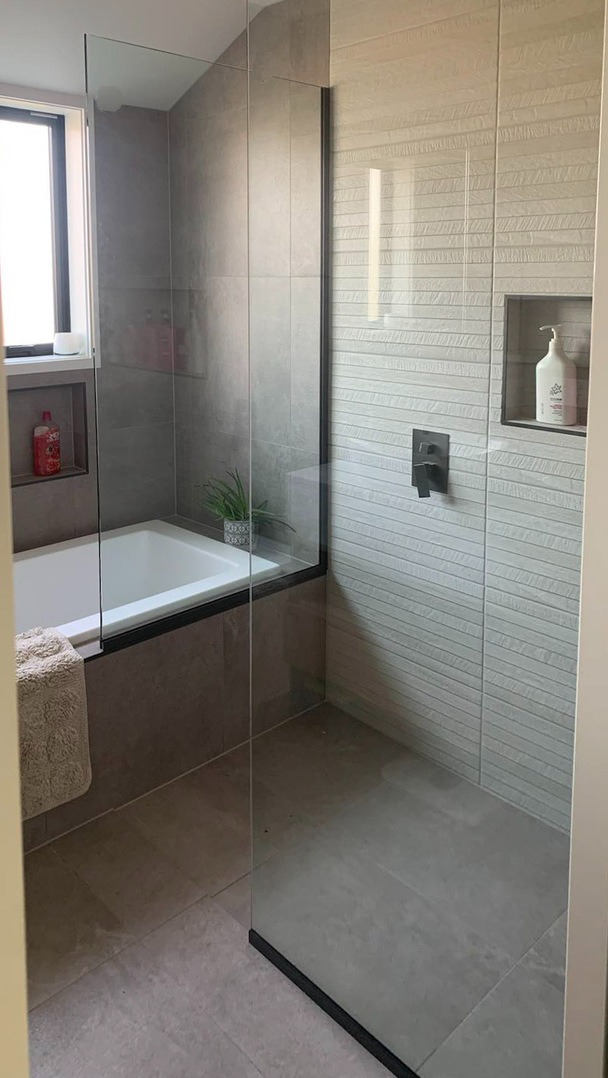 Walk In Showers | Doorless Showers | Stake Glass