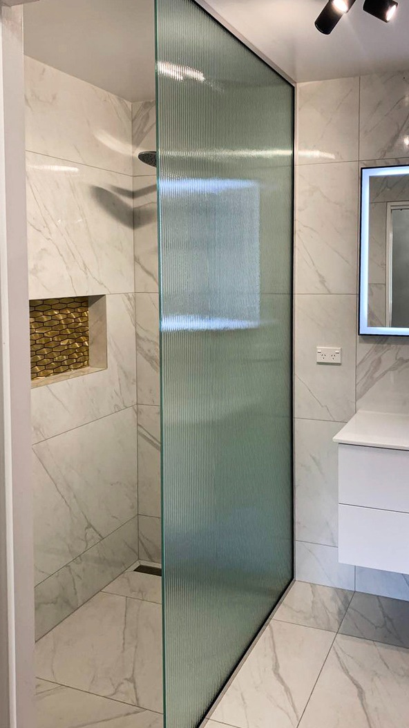 Walk In Showers | Doorless Showers | Stake Glass